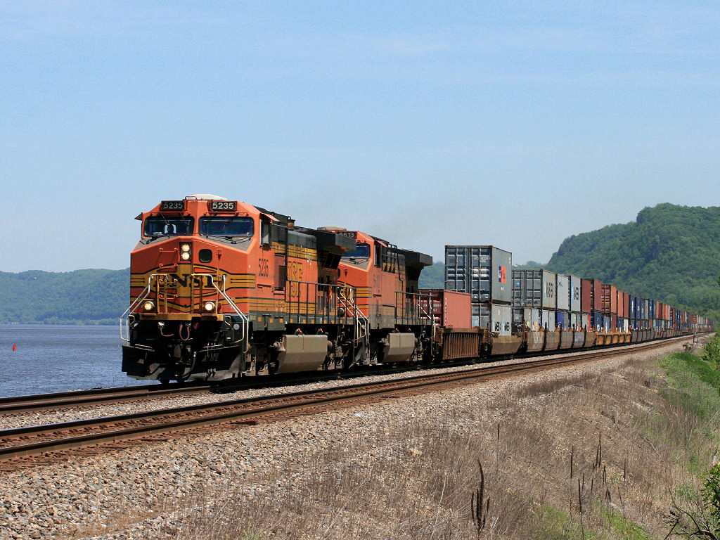 BNSF 5235